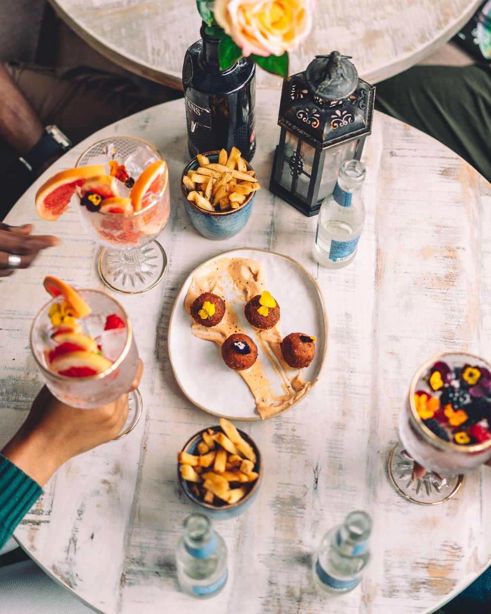 The best gin bar in Mumbles, Gin & Juice