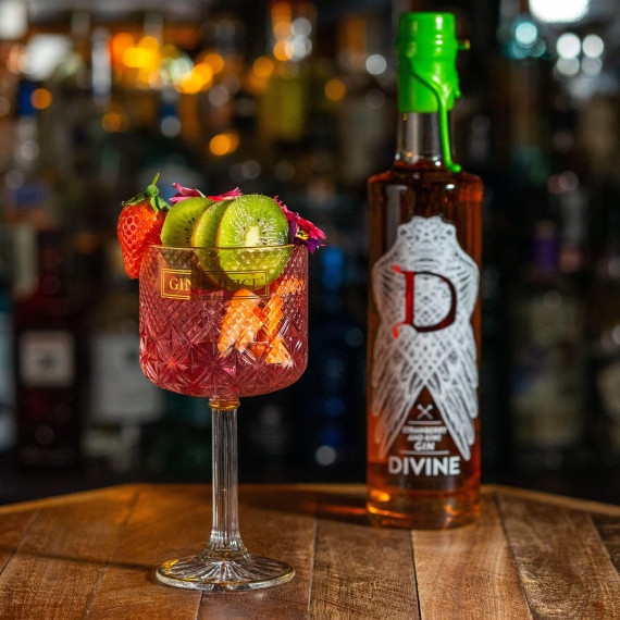 Gin Divine Strawberry & Kiwi | Gin & Juice